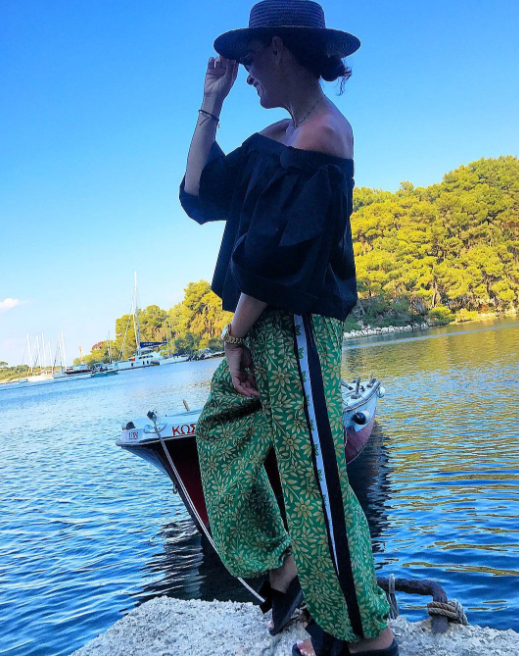 Η Ramona Filip κάνει διακοπές σε ελληνικά νησιά και παραδίδει μαθήματα ...